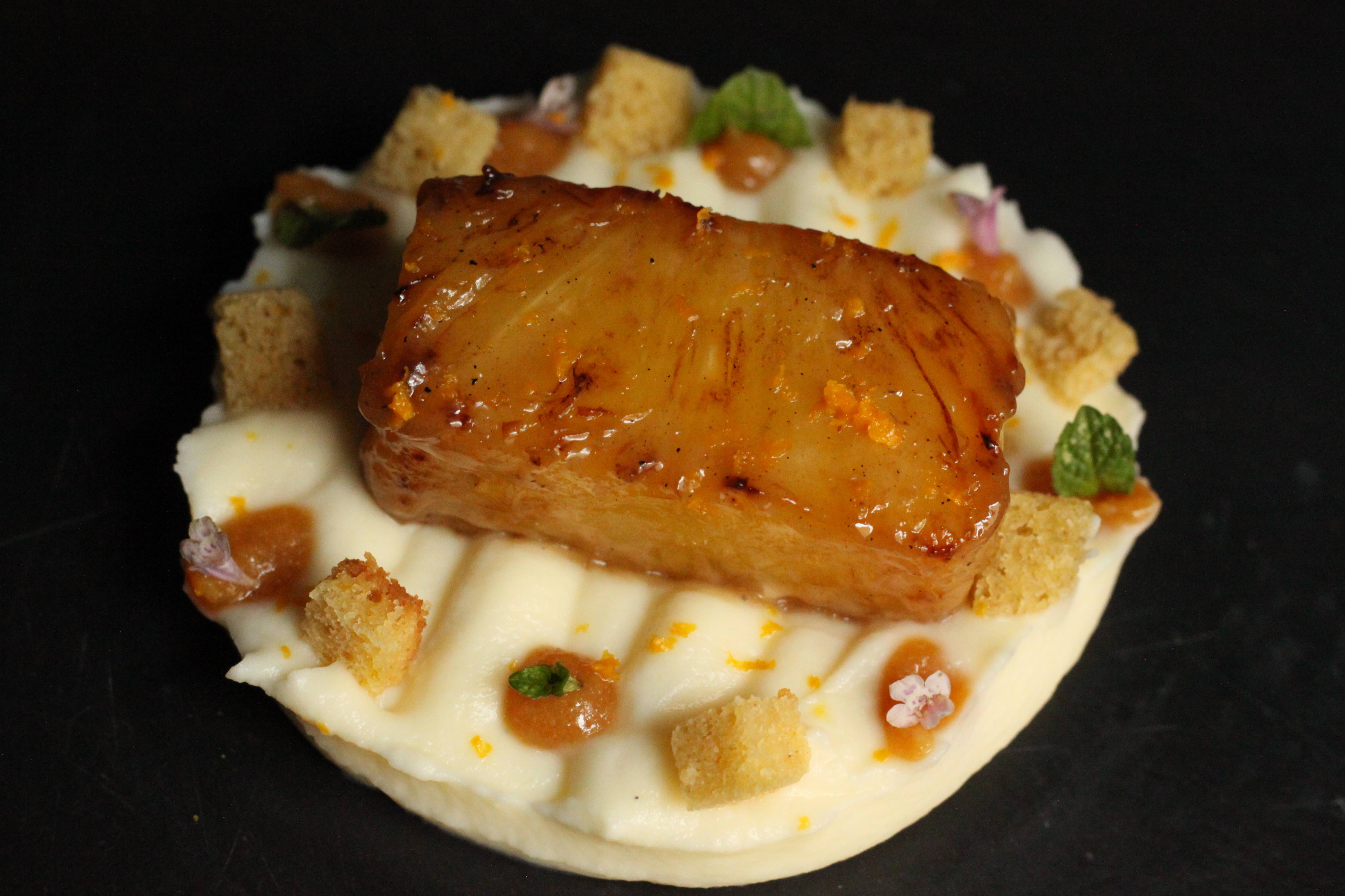 Piña asada con crema de Queso de Hinojosa